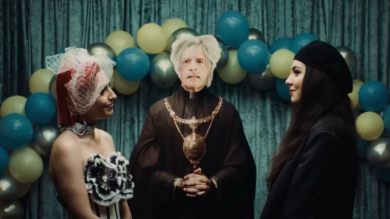 Superbus revisite "Lola" avec Hoshi et Nicola Sirkis d'Indochine ...